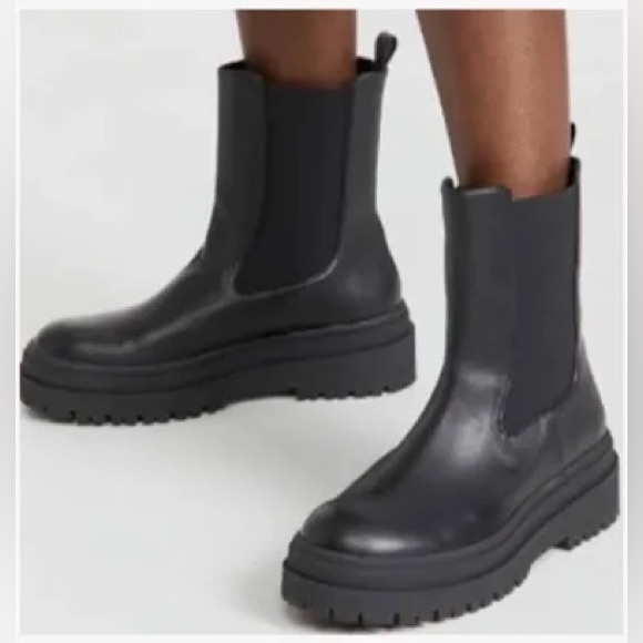 Good American | Shoes | Good American Black Leather Chelsea Combat ...